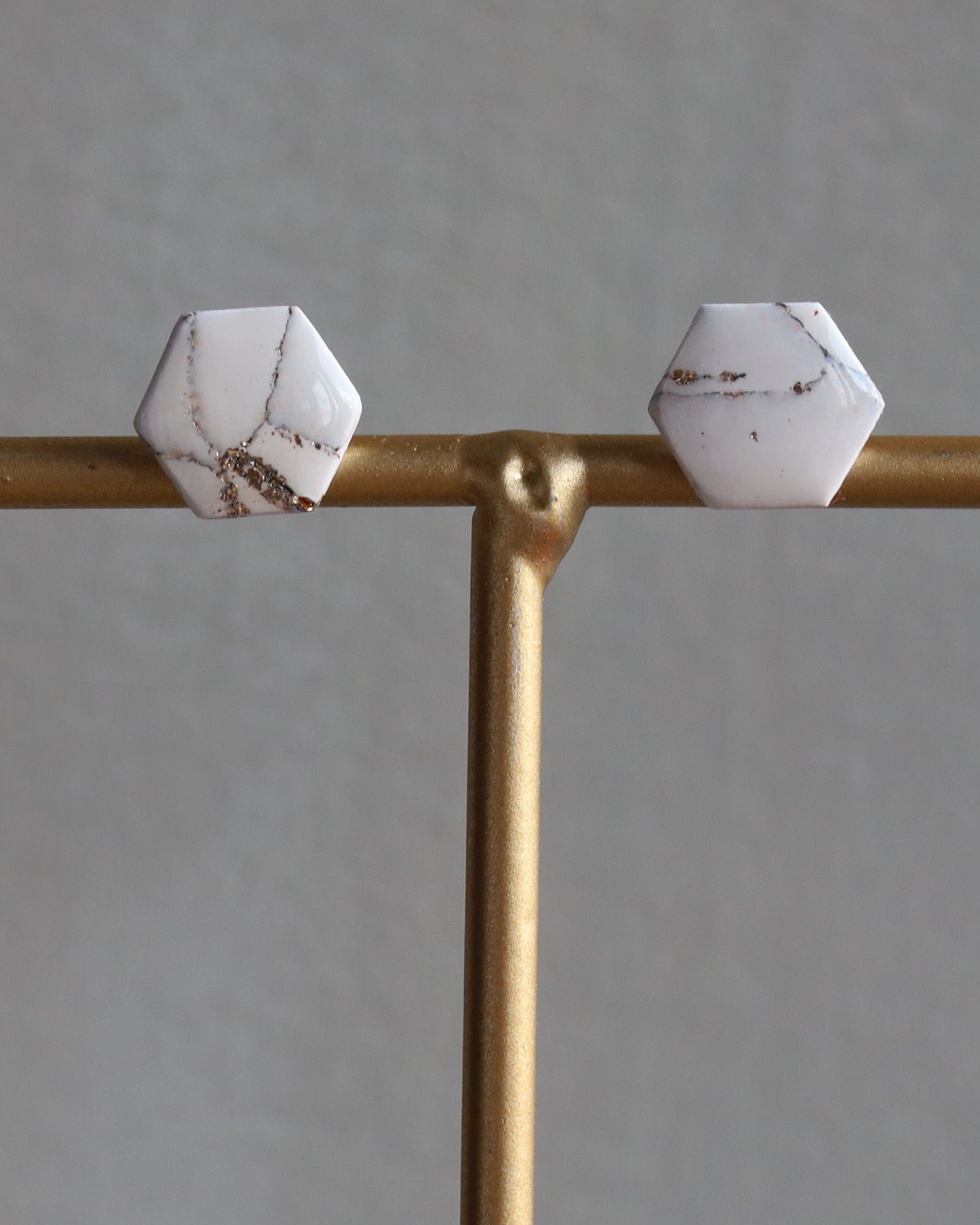 White marble hexagon stud earrings - Dantsuni